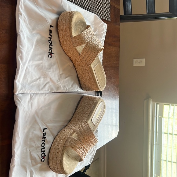 Larroude | Shoes | Larroud Ash Flatform Sandal In Natural Raffia | Poshmark